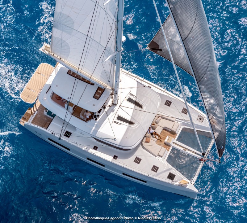 HYDRUS Yacht Charter Details, Lagoon 55 | CHARTERWORLD Luxury Superyachts